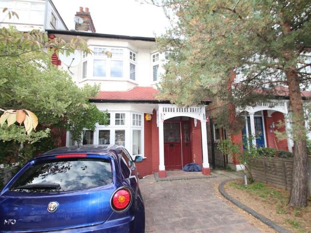 Hamilton Crescent, Palmers Green. 4 bed end of terrace house to rent £2,700 pcm £623 pw