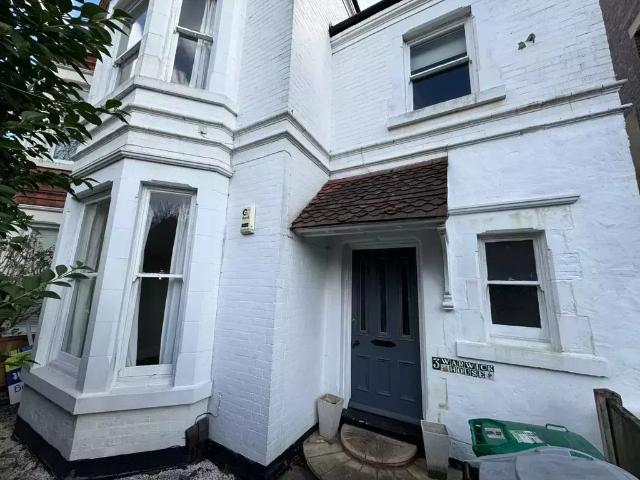 Hamilton Drive, Nottingham NG7 2 bed ground floor maisonette to rent £1,275 pcm £294 pw