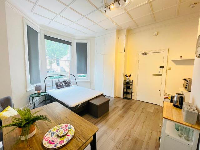 Hamilton Gardens, London NW8, Studio to rent, £1,600 pcm | PrimeLocation