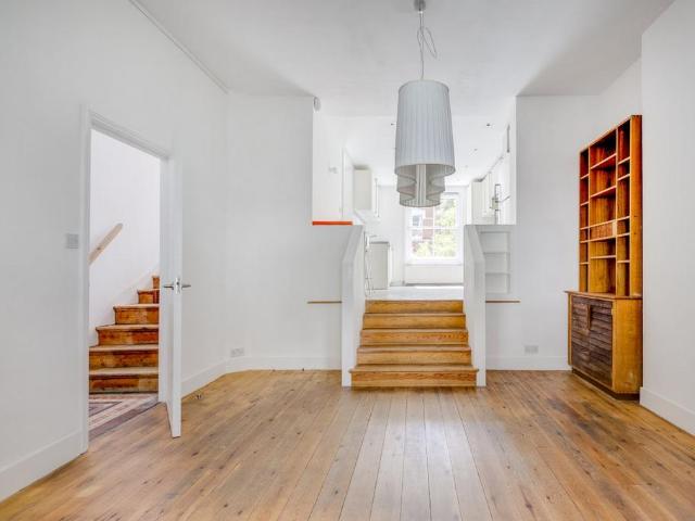 Hamilton Gardens, St John's Wood. 4 bed terraced house to rent £10,508 pcm £2,425 pw