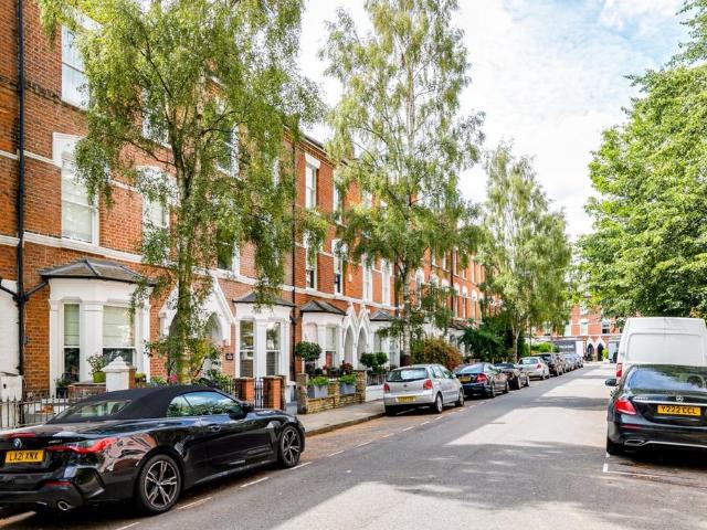 Hamilton Gardens, St Johns Wood. 4 bed terraced house to rent £10,508 pcm £2,425 pw