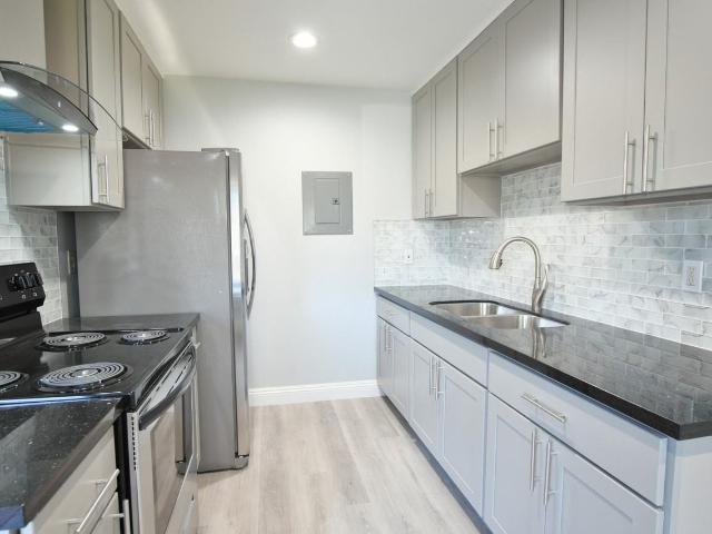 Hamilton Plaza Apartments 2 Bedroom Apartment for Rent at 445 Kuehnis Dr, Campbell, CA 95008 East Campbell