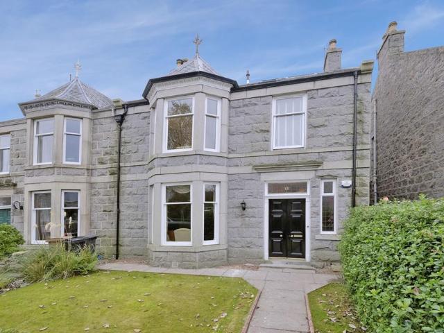 Hamilton Place, Aberdeen, AB15 5 bed terraced house to rent £2,850 pcm £658 pw