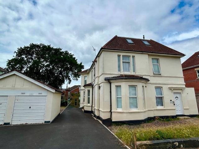 Hamilton Road, Boscombe, Bournemouth BH1, 2 bed flat to rent, £950 pcm | PrimeLocation