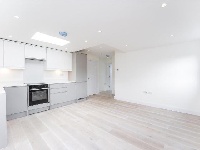 Hamilton Road, Ealing W5, 1 bed flat to rent, £1,800 pcm | PrimeLocation