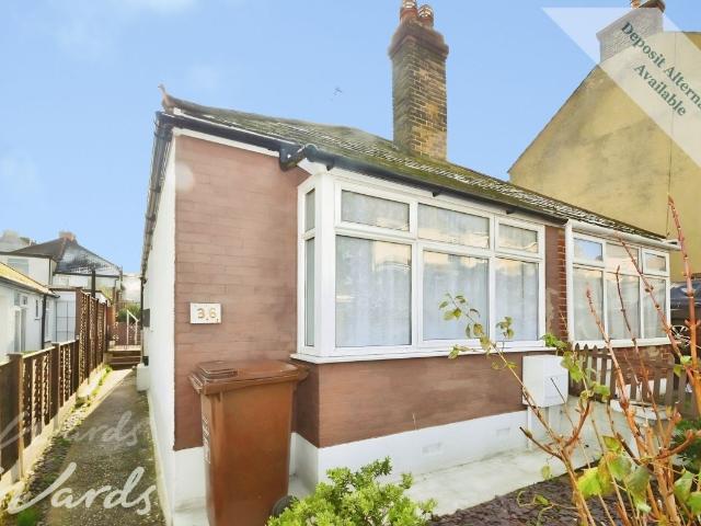 Hamilton Road, Gillingham ME7, 2 bed semi detached bungalow to rent, £1,250 pcm | PrimeLocation