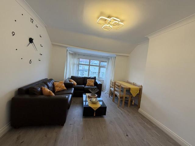 Hamilton Road, Golders Green 1 bed flat to rent £1,650 pcm £381 pw