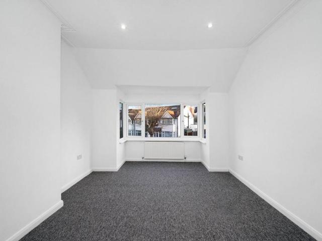 Hamilton Road, Golders Green, London. 2 bed flat to rent £1,800 pcm £415 pw