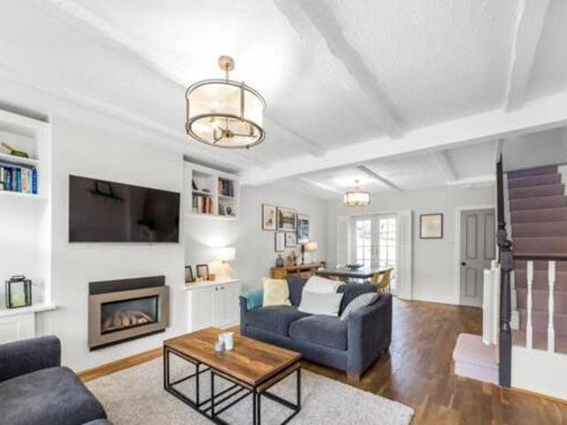 Hamilton Road, London, 3 Bedroom End