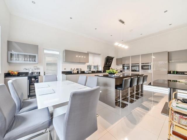 Hamilton Road, Ealing, London, W5 8 bed house to rent £11,000 pcm £2,538 pw