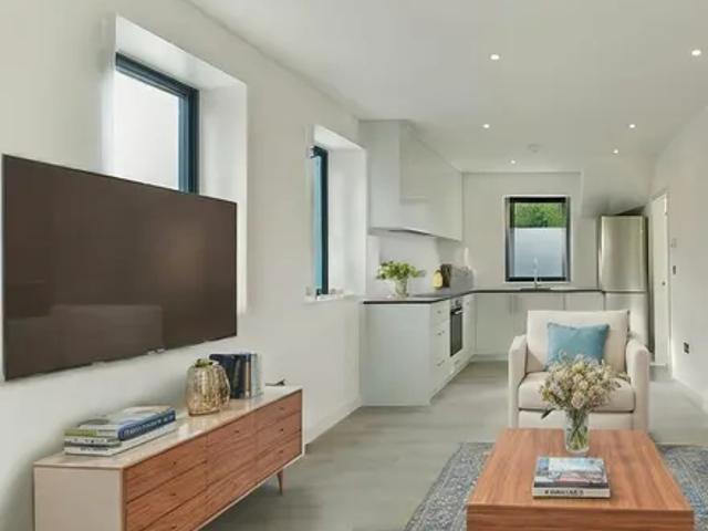 Hamilton Road, London, W5 2EE, United Kingdom | 2 bed apartment for rent #167149194 | Rentberry
