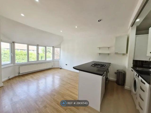 Hamilton Road, London NW11, 2 bed flat to rent, £2,050 pcm | PrimeLocation