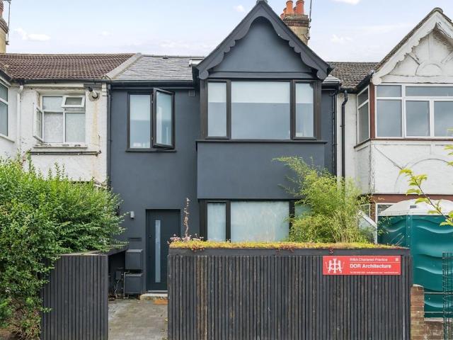 Hamilton Road London NW11 2 bed flat to rent £2,300 pcm £531 pw