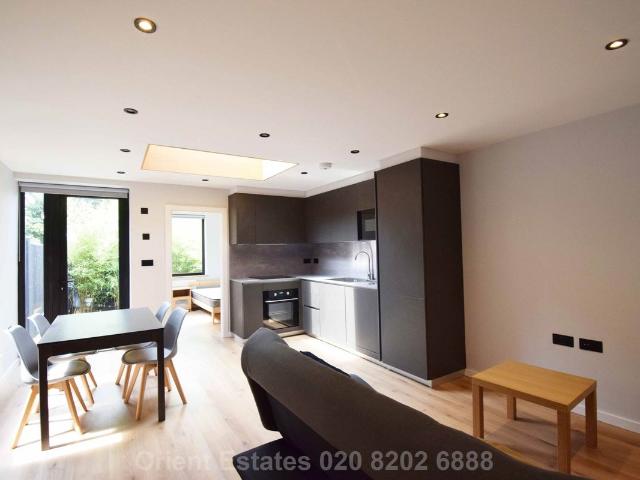 Hamilton Road, London NW11, 2 bed flat to rent, £2,300 pcm | PrimeLocation