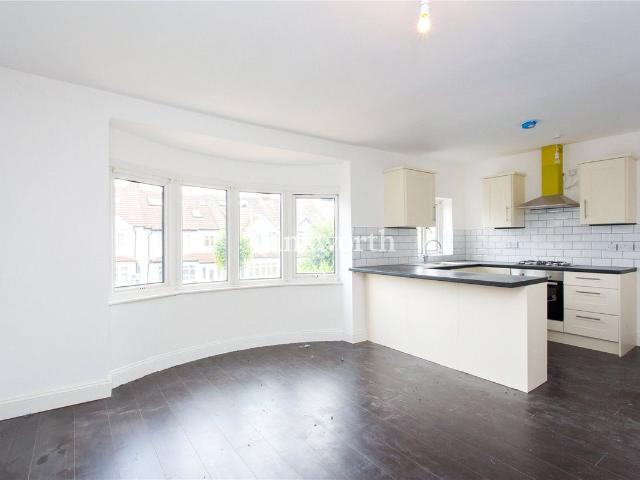 Hamilton Road, London NW11, 3 bed flat to rent, £2,350 pcm | PrimeLocation