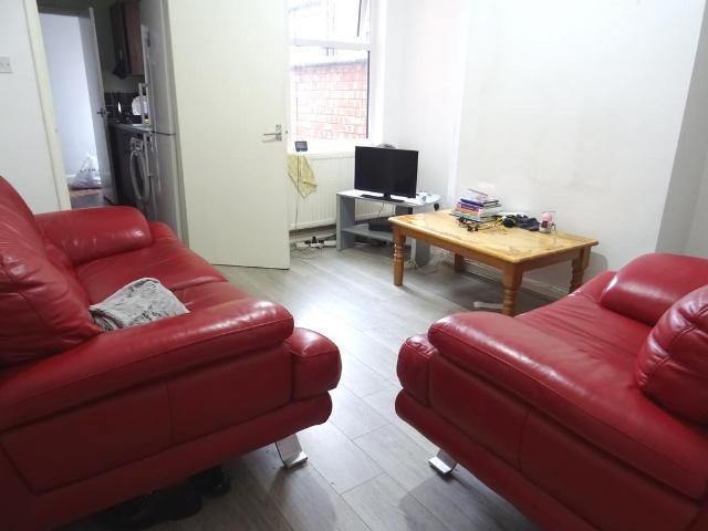 Hamilton Street, Leicester LE2 4 bed terraced house to rent £1,647 pcm £380 pw