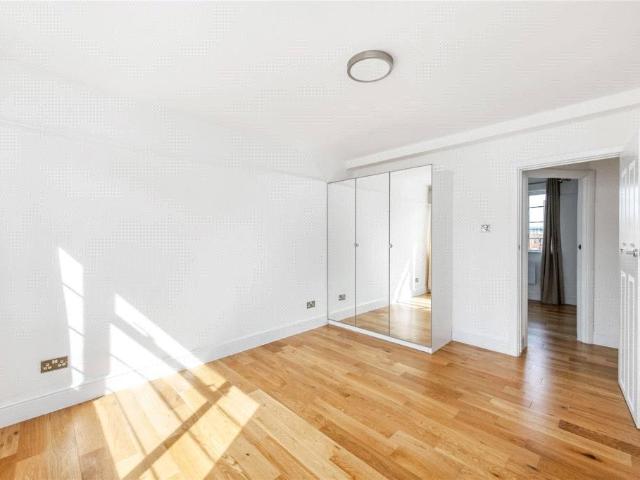 Hamlet Court, Hamlet Gardens. 2 bed flat to rent £2,695 pcm £622 pw