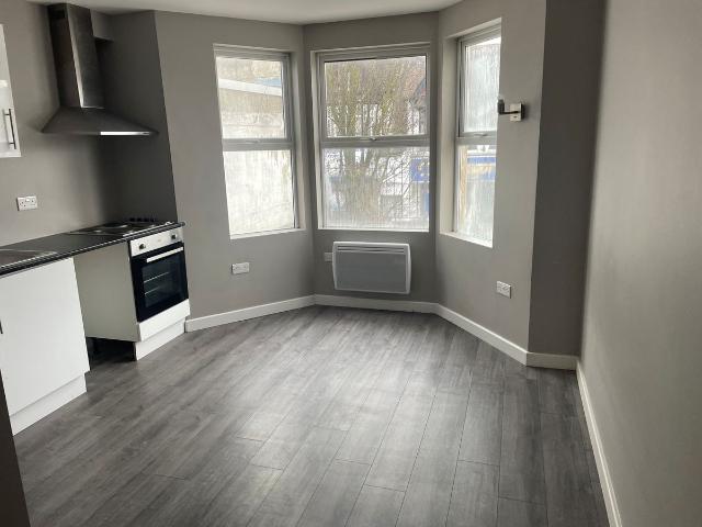 Hamlet Court Road, Westcliff On Sea SS0, Studio to rent, £802 pcm | PrimeLocation