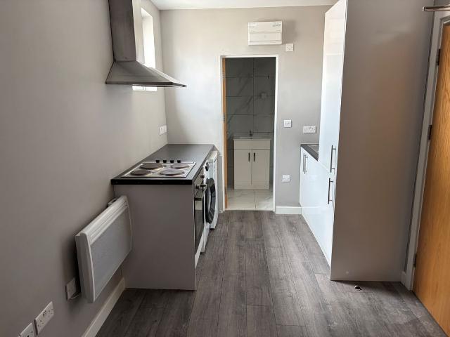 Hamlet Court Road, Westcliff On Sea SS0, Studio to rent, £3,380 pcm | PrimeLocation