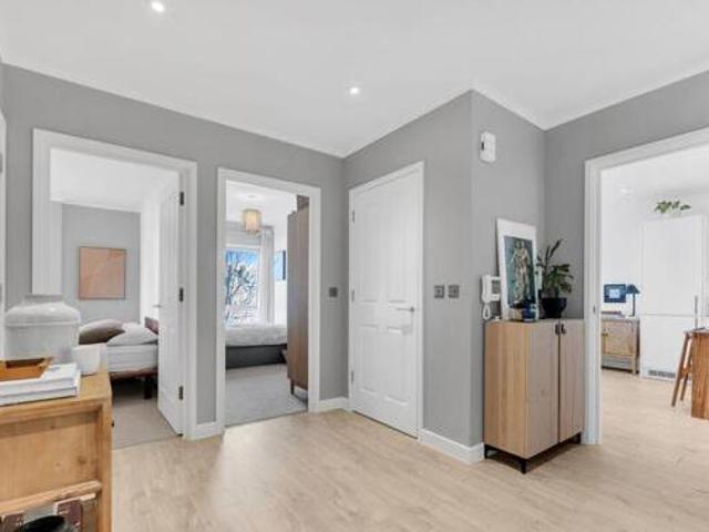 Hamlet Close, London, 2 Bedroom Apartment