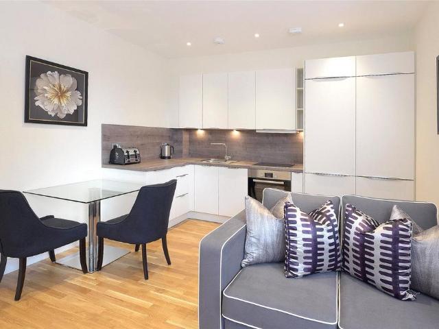 Hamlet Gardens, W6 1 bed apartment to rent £2,708 pcm £625 pw