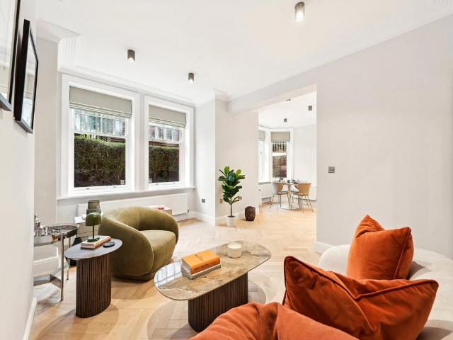 Hamlet Gardens, King Street, W6 1 bed apartment to rent £2,560 pcm £591 pw