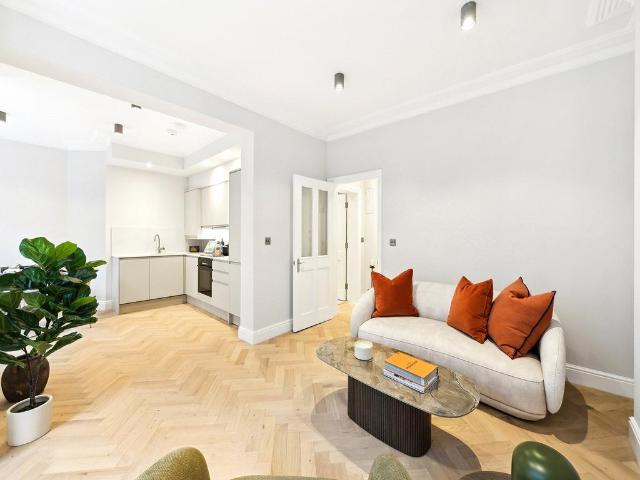 Hamlet Gardens, King Street, W6 1 bed apartment to rent £2,560 pcm £591 pw