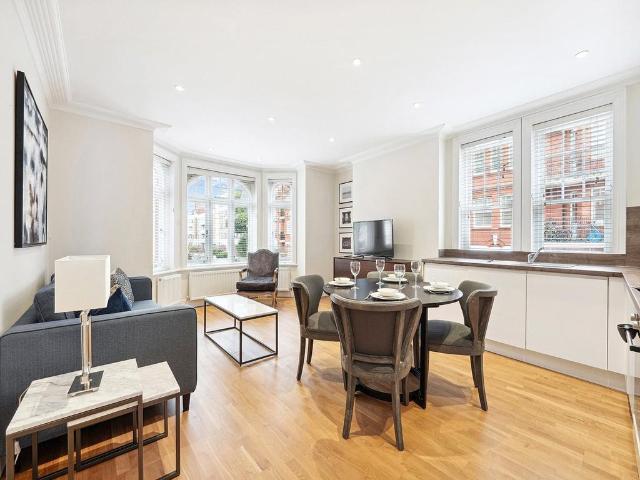Hamlet Gardens, King Street, W6 2 bed apartment to rent £2,650 pcm £612 pw