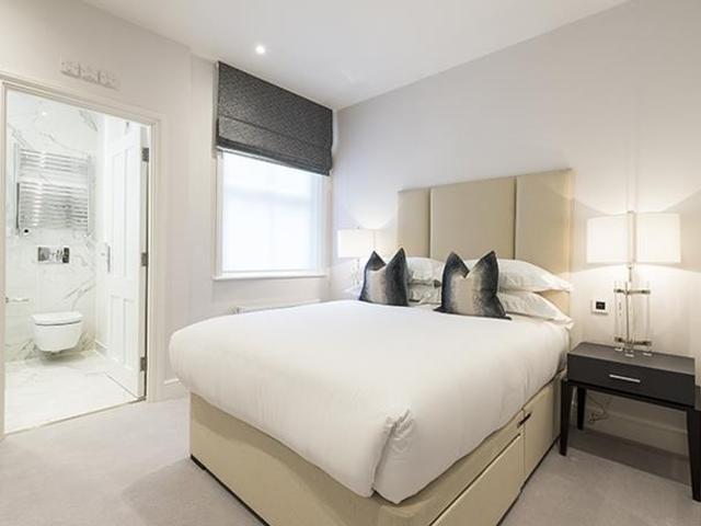 Hamlet Gardens, London W6 3 bed apartment to rent £5,460 pcm £1,260 pw