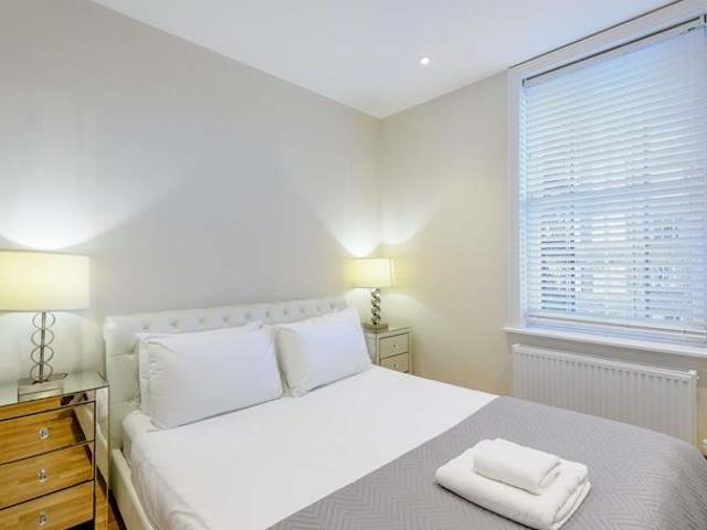 Hamlet Gardens, London W6 1 bed apartment to rent £2,556 pcm £590 pw