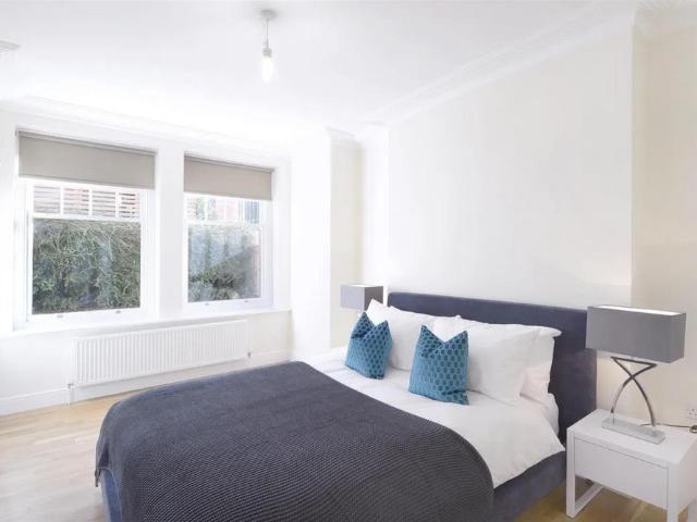 Hamlet Gardens, London W6 1 bed apartment to rent £2,925 pcm £675 pw