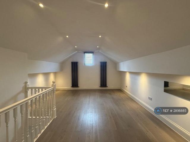 Hamlet Road, London, SE19 3 bed flat to rent £2,250 pcm £519 pw
