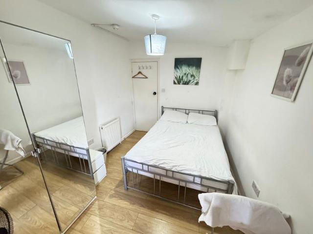 Hamlets Way, London E3, Room to rent, £890 pcm | PrimeLocation