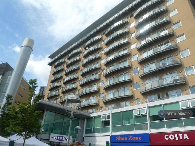 Hamlyn House, Feltham, TW13 2 bed flat to rent £1,650 pcm £381 pw