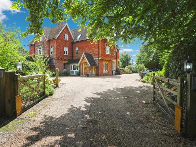 Hammerwood, East Grinstead 6 bed character property to rent £7,500 pcm £1,731 pw