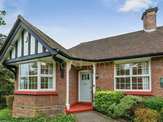 Hammers Lane, Mill Hill, 2 Bedroom Bungalow