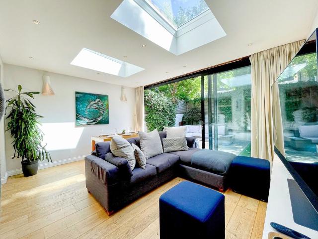 Hammersmith W6, 2 bed flat to rent, £7,815 pcm | PrimeLocation