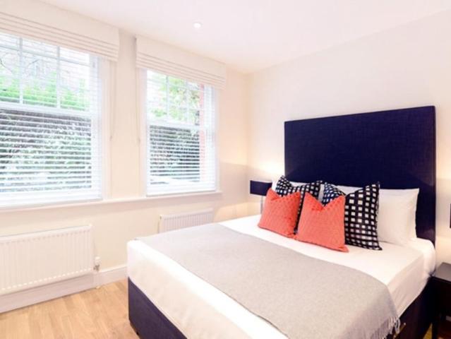 Hammersmith W6 3 bed apartment to rent £5,048 pcm £1,165 pw