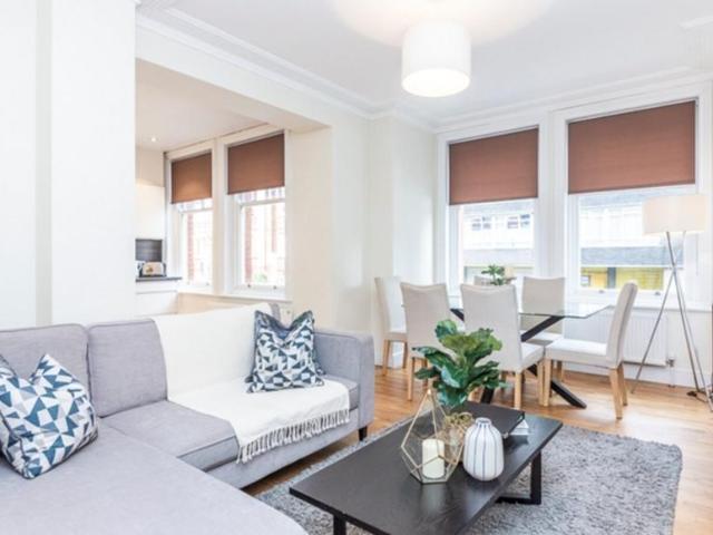 Hammersmith W6 3 bed apartment to rent £5,243 pcm £1,210 pw