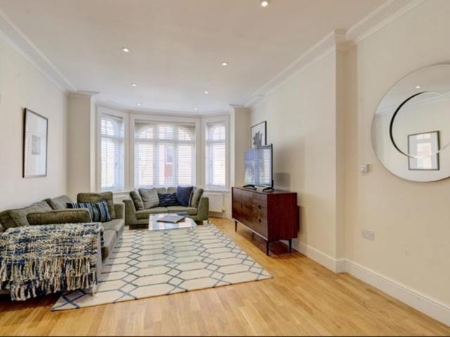 Hammersmith W6 3 bed apartment to rent £5,308 pcm £1,225 pw