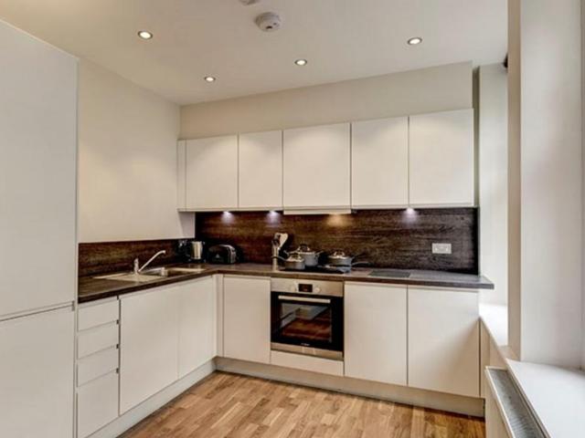 Hammersmith W6 3 bed apartment to rent £5,308 pcm £1,225 pw
