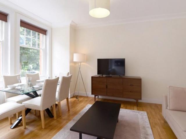 Hammersmith W6 3 bed apartment to rent £5,633 pcm £1,300 pw
