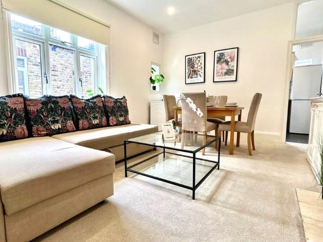 Hammersmith W6, 3 bed flat to rent, £6,617 pcm | PrimeLocation