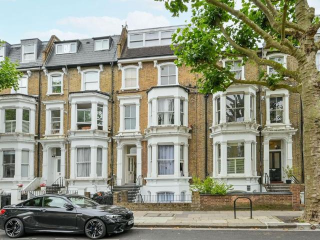 Hammersmith Grove, Hammersmith. 1 bed flat to rent £2,150 pcm £496 pw
