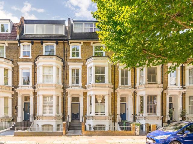 Hammersmith Grove, Hammersmith W6, 2 bed flat to rent, £3,000 pcm | PrimeLocation