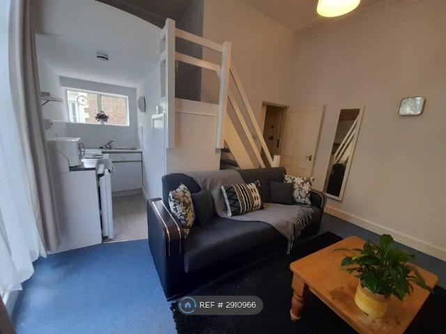 Hammersmith Grove, London W6, Studio to rent, £1,400 pcm | PrimeLocation