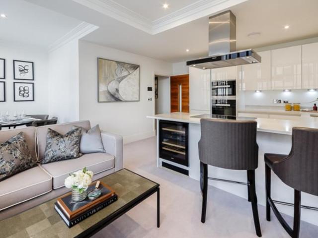 Hammersmith, London 2 bed apartment to rent £4,160 pcm £960 pw