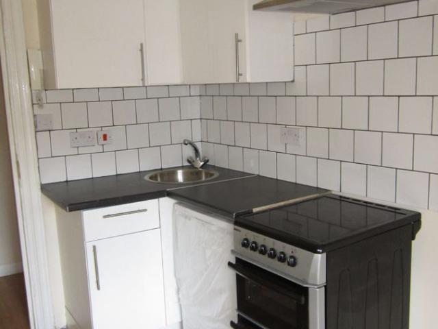 Hammersmith Road, London W14, 1 bed flat to rent, £1,250 pcm | PrimeLocation