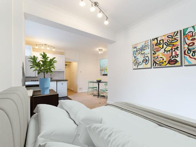 Hammersmith Road, London W6, Studio to rent, £1,650 pcm | PrimeLocation