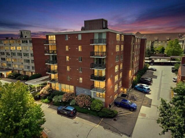 Hammond Pond Pkwy Apt,newton, Condo For Sale